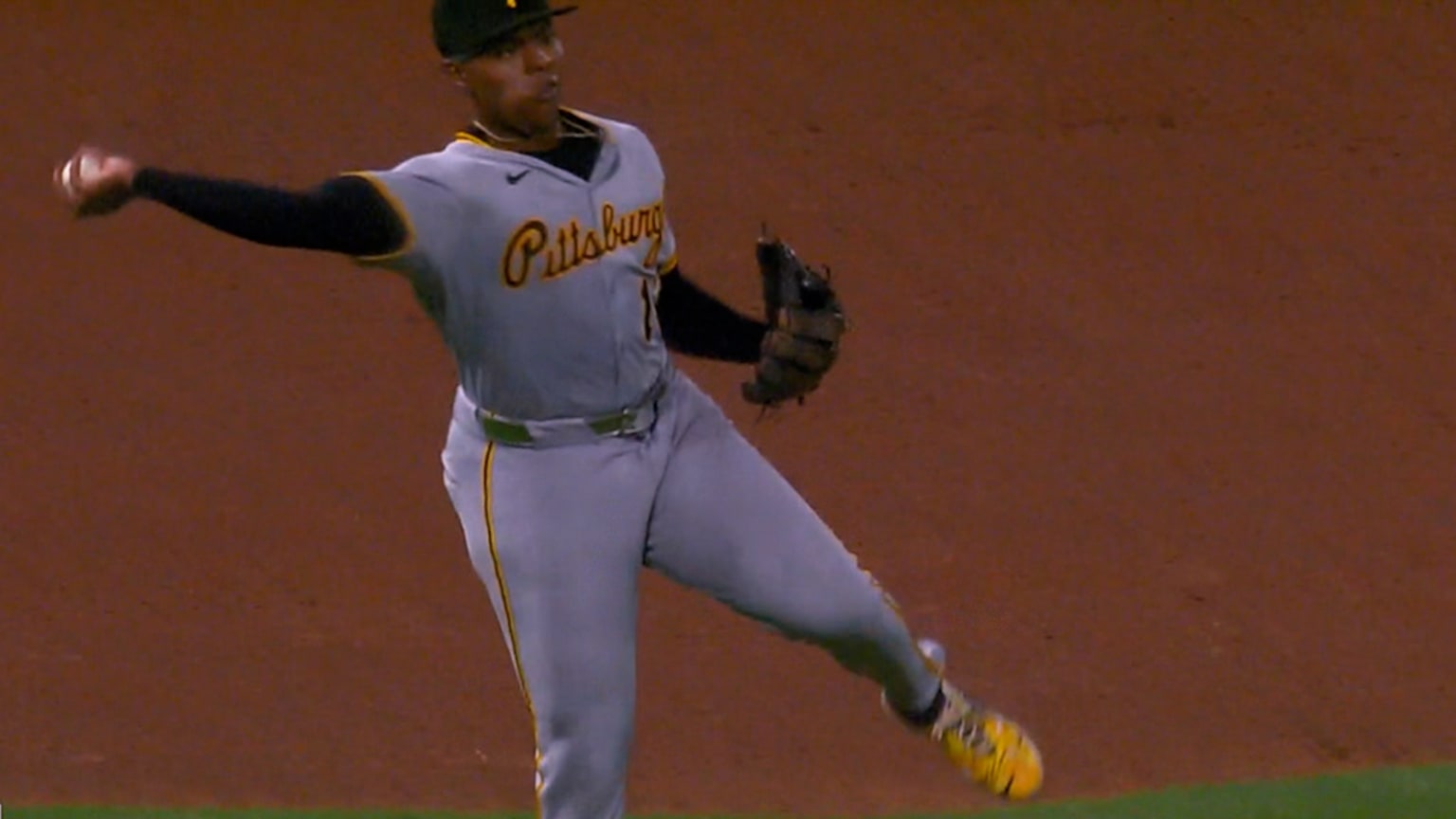 Ke'Bryan Hayes' barehanded throw | 04/23/2025 | MLB.com