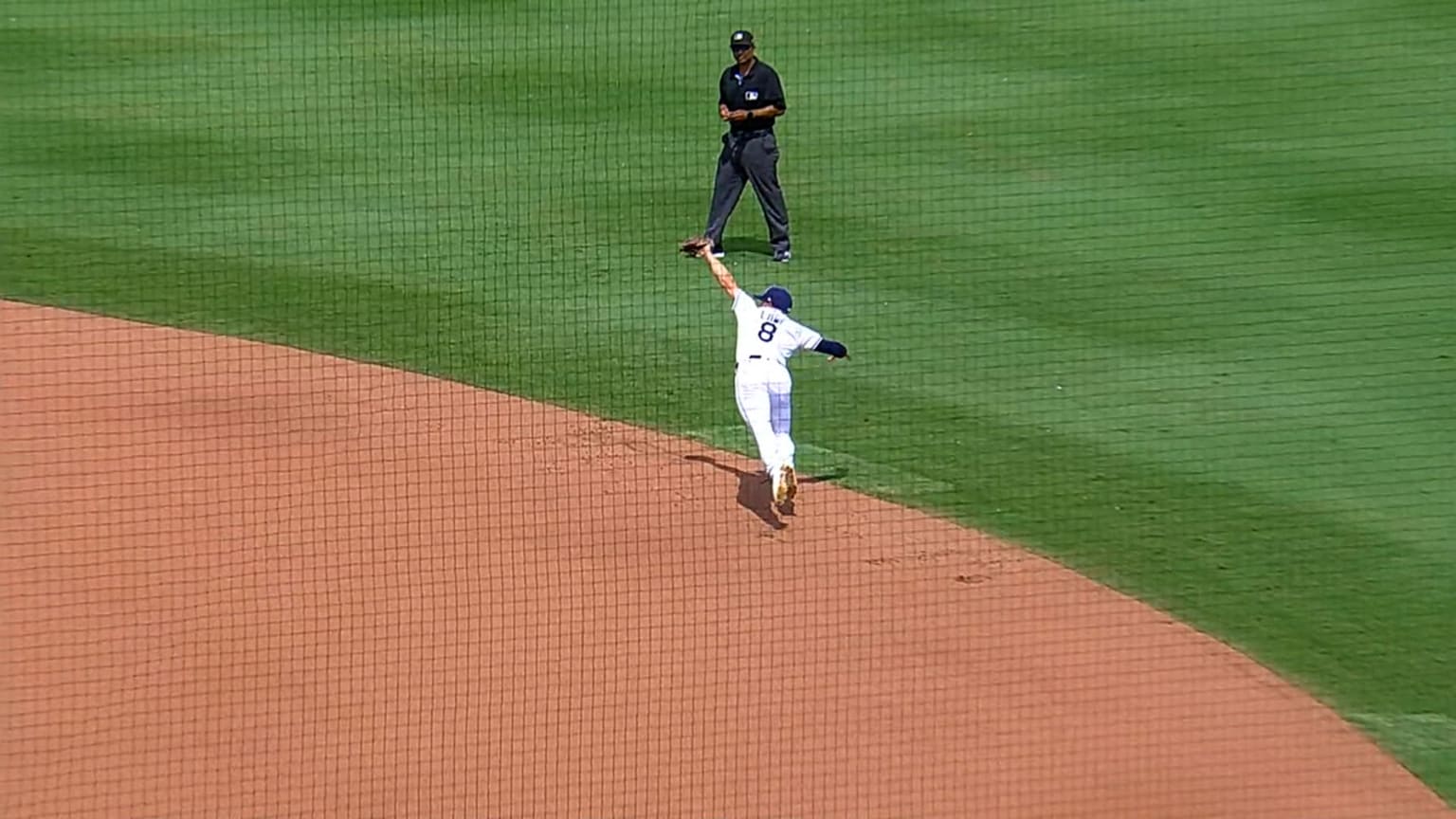 Brandon Lowe's impressive diving grab | 09/18/2025 | MLB.com