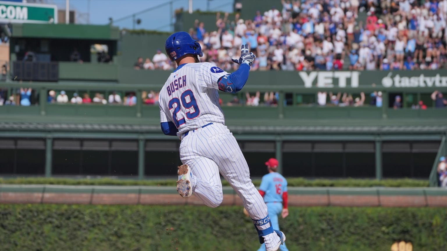 Michael Busch's leadoff home run (33) | 09/27/2025 | MLB.com
