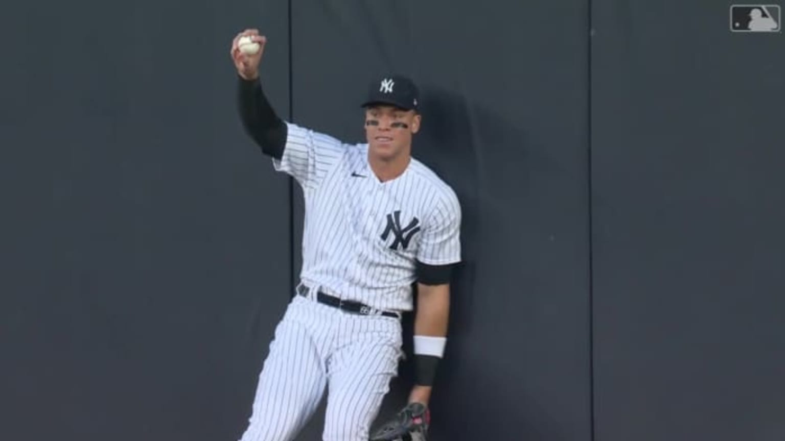 Judge leaps at the wall to rob Ohtani of a home run | 04/19/2023 | New York Yankees
