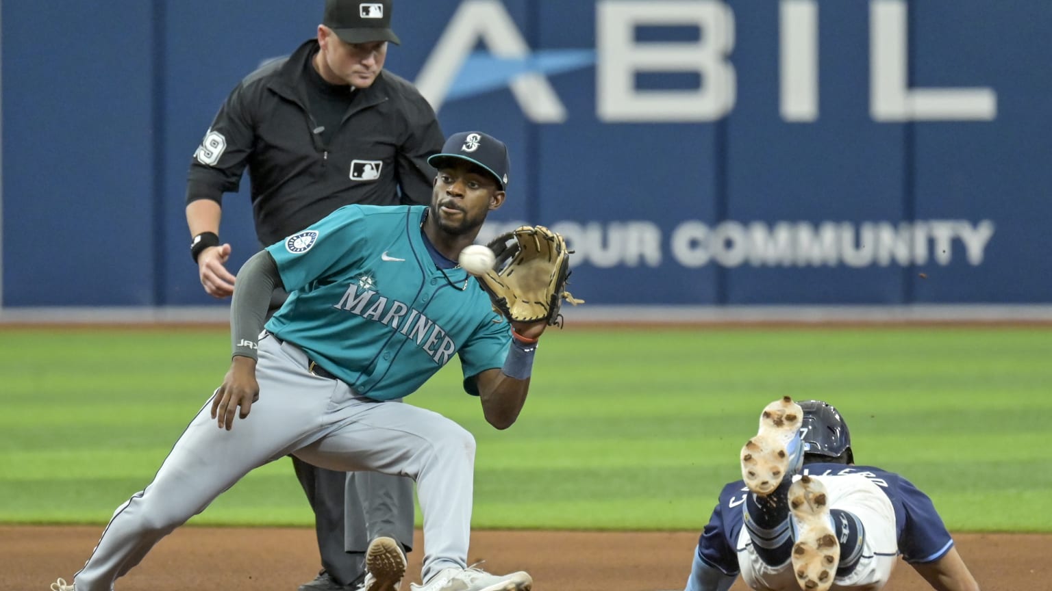 Mitch Garver nabs José Caballero stealing second | 06/26/2024 | Seattle ...
