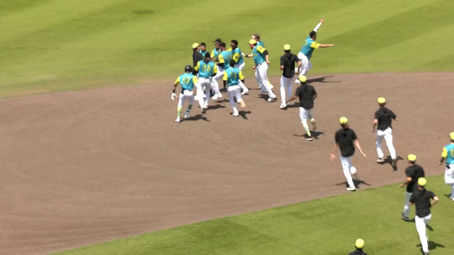 Jesus Castillo walks it off in extra innings | 04/21/2024 | MLB.com