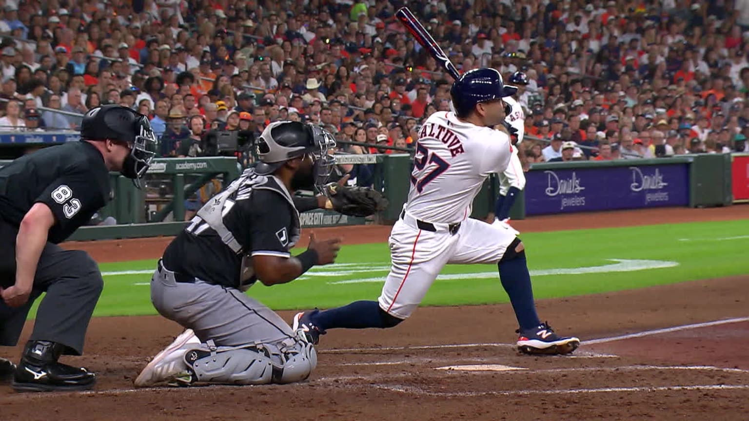 Jose Altuve's two-run single | 08/17/2024 | Houston Astros