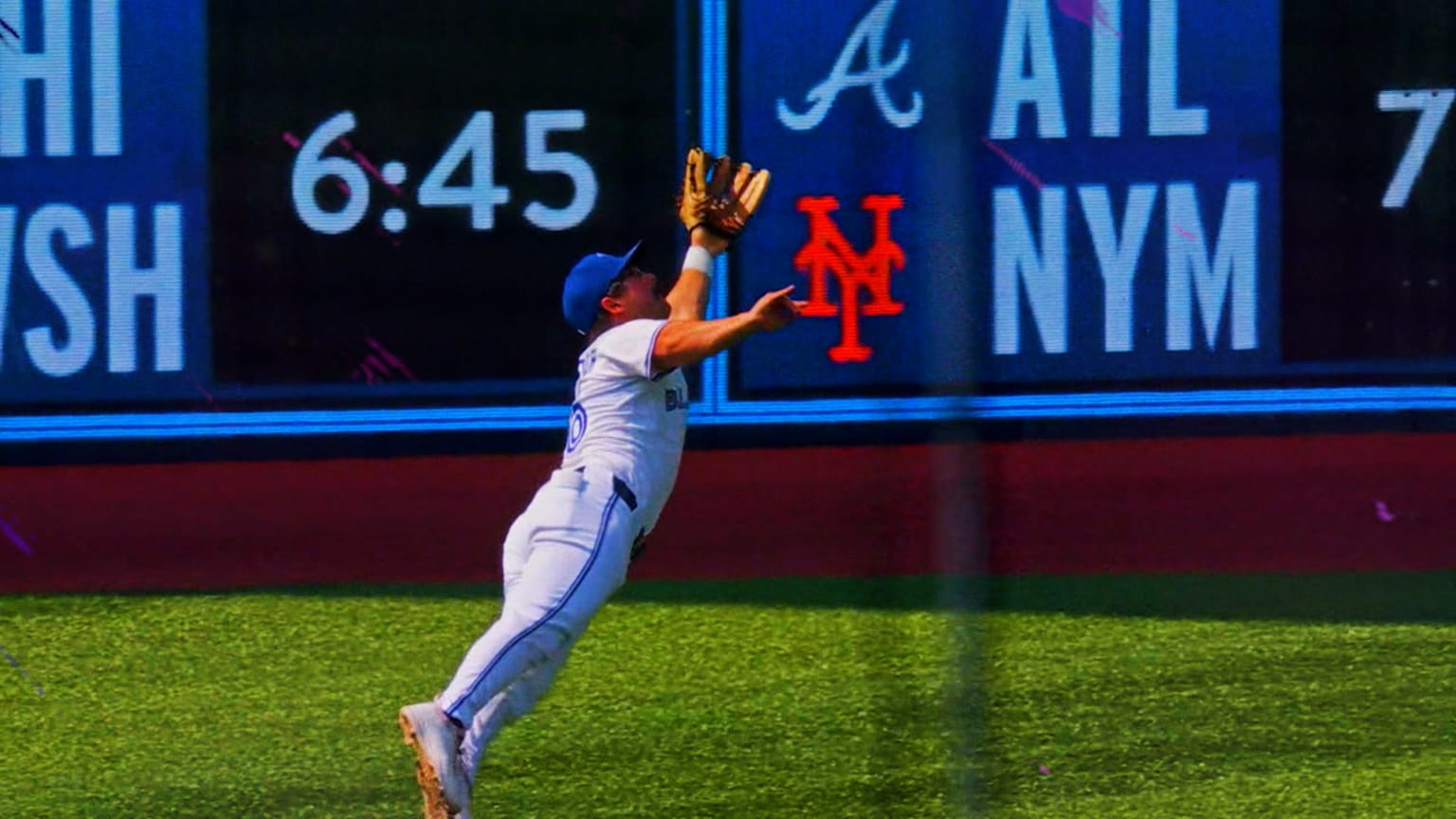 Daily Dash: Greene's leap, Schneider's catch | 08/15/2025 | San Francisco Giants