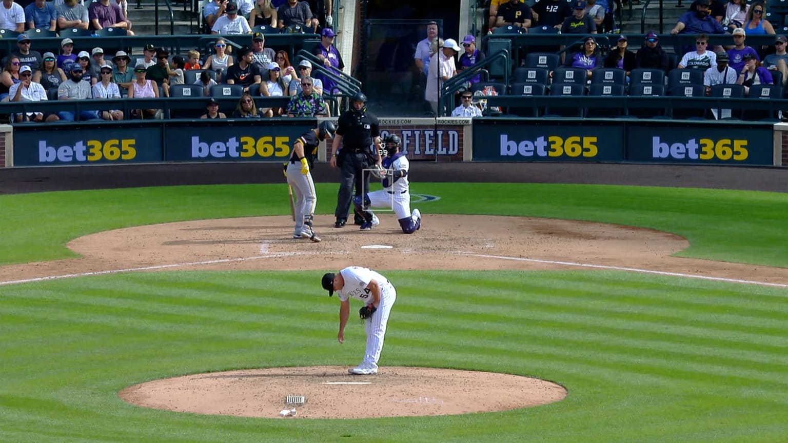 Seth Halvorsen leaves the game with an injury | 08/02/2025 | Colorado ...