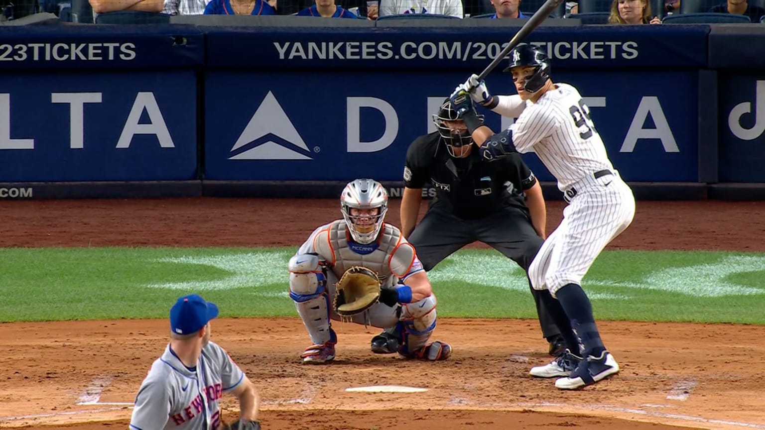 Aaron Judge lifts a solo home run in the 3rd inning | 08/22/2022 | MLB.com
