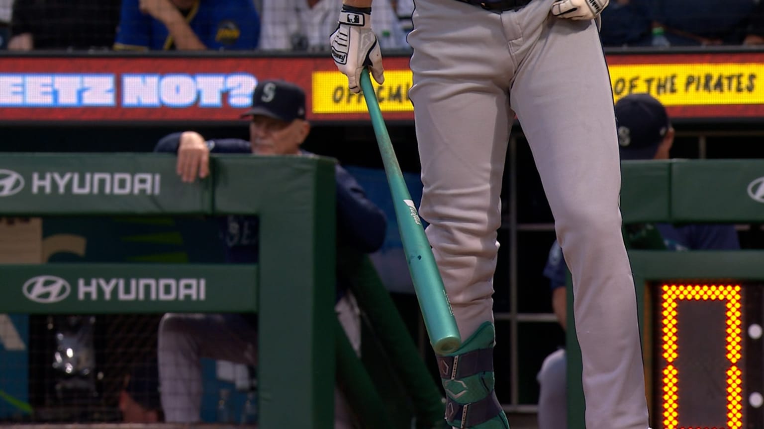 Luke Raley displays emerald bat | 08/16/2024 | Seattle Mariners