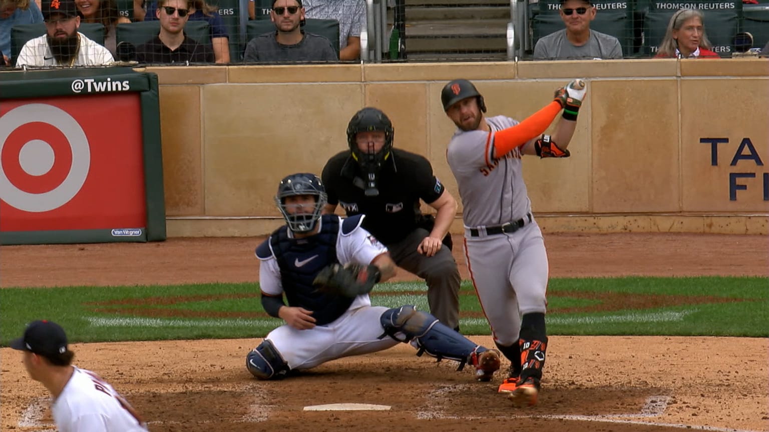 Evan Longoria injures his hamstring on slide | 08/28/2022 | MLB.com