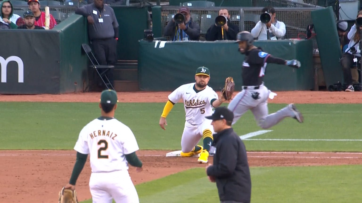 Atléticos convierten bonito doble play | 03/05/2024 | Los Atléticos