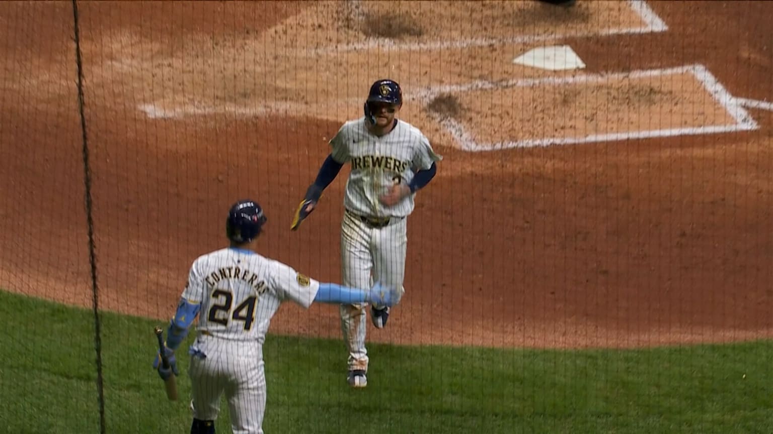 Blake Perkins pega un elevado de sacrificio | 02/10/2024 | Los Brewers ...