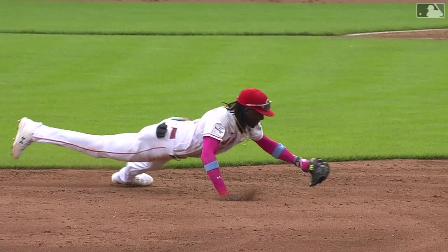 Elly De La Cruz makes a slick diving stop in the 10th | 07/17/2023 ...