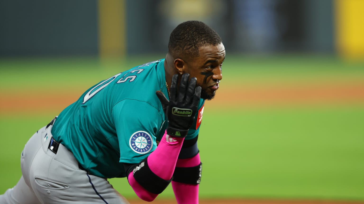 Victor Robles' RBI triple | 09/16/2025 | Seattle Mariners