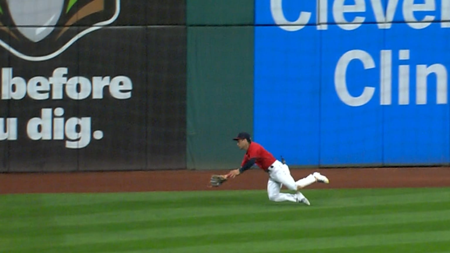 Steven Kwan makes a sweet diving catch to end the 9th | 09/17/2022 ...