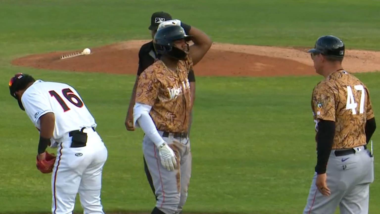 Danyer Cueva opens the game with a lead-off triple | 06/11/2023 | MLB.com