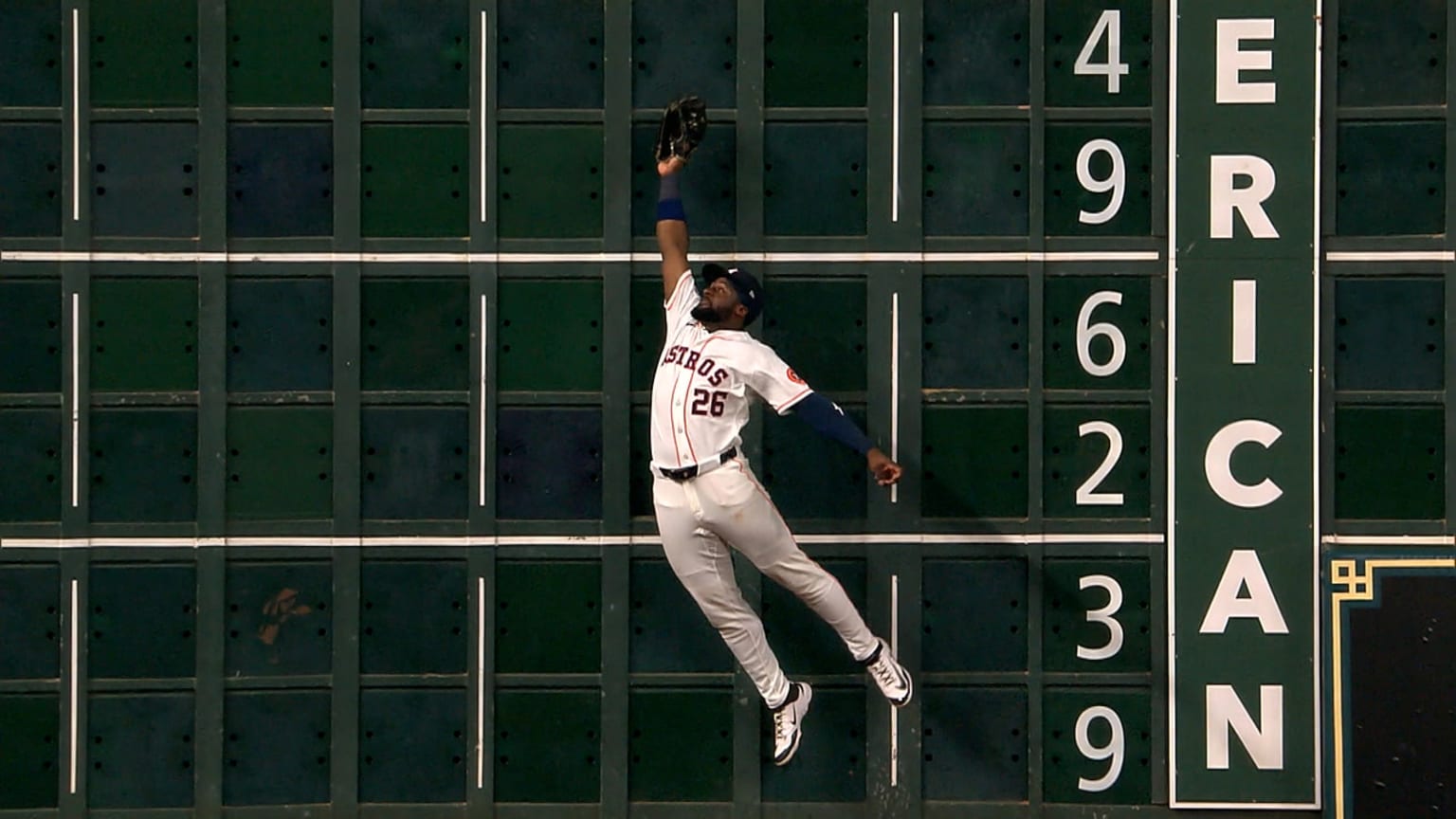 Taylor Trammell's wild jumping catch | 07/01/2026 | Houston Astros