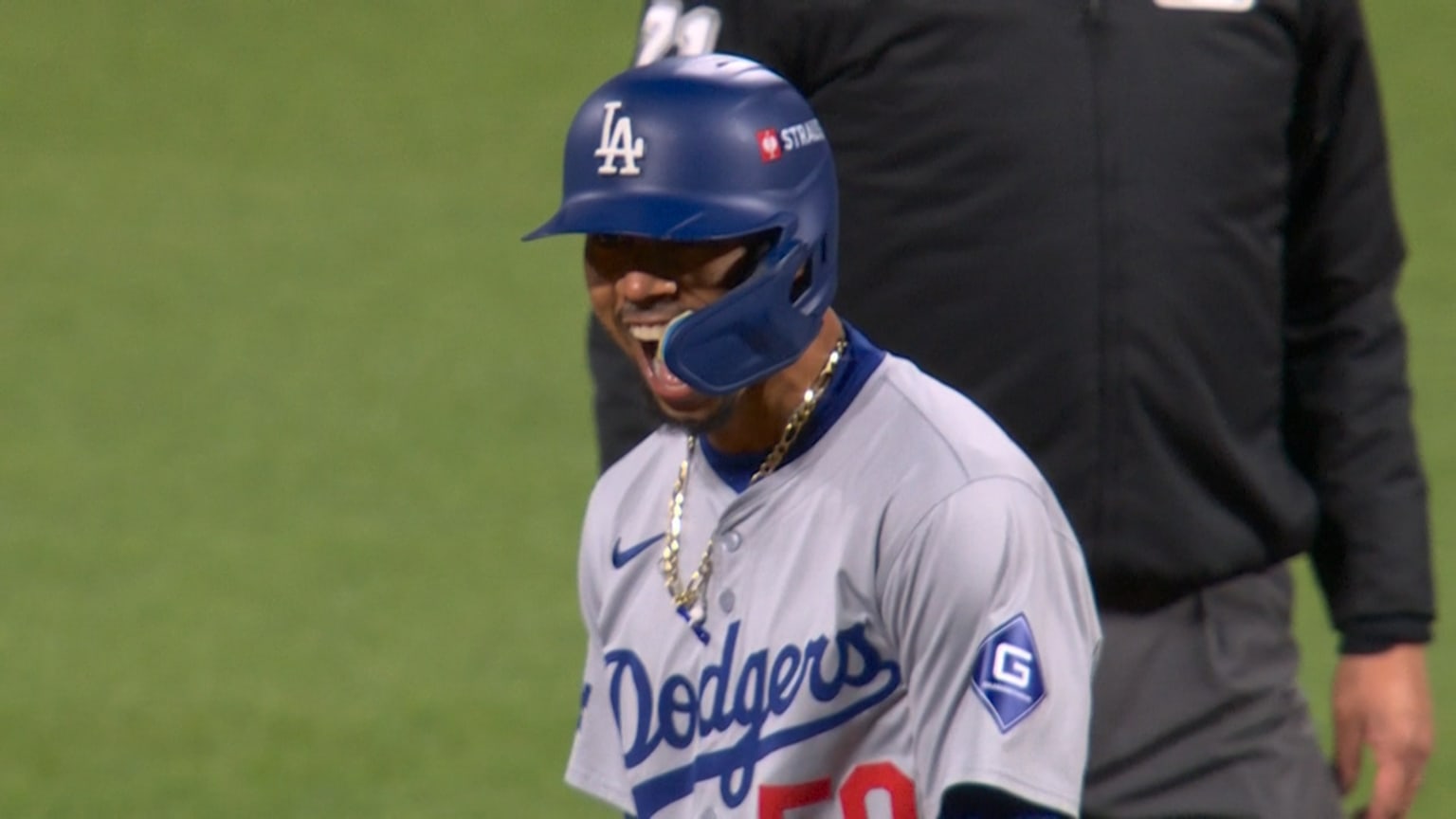 Mookie Betts pega doble de dos carreras | 17/10/2024 | Los Dodgers de ...