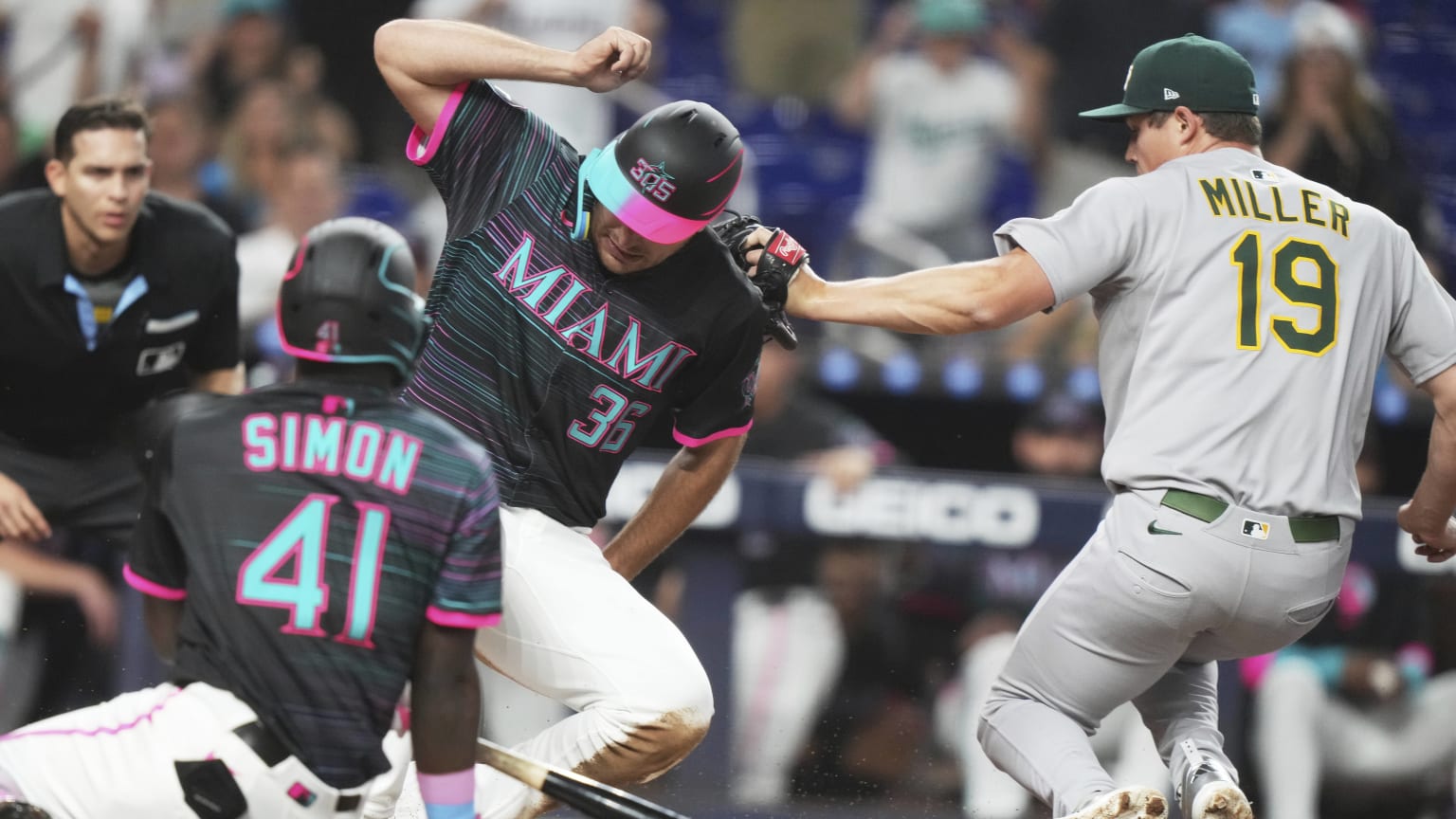 Matt Mervis scores on a wild pitch in the 9th | 05/03/2025 | Miami Marlins