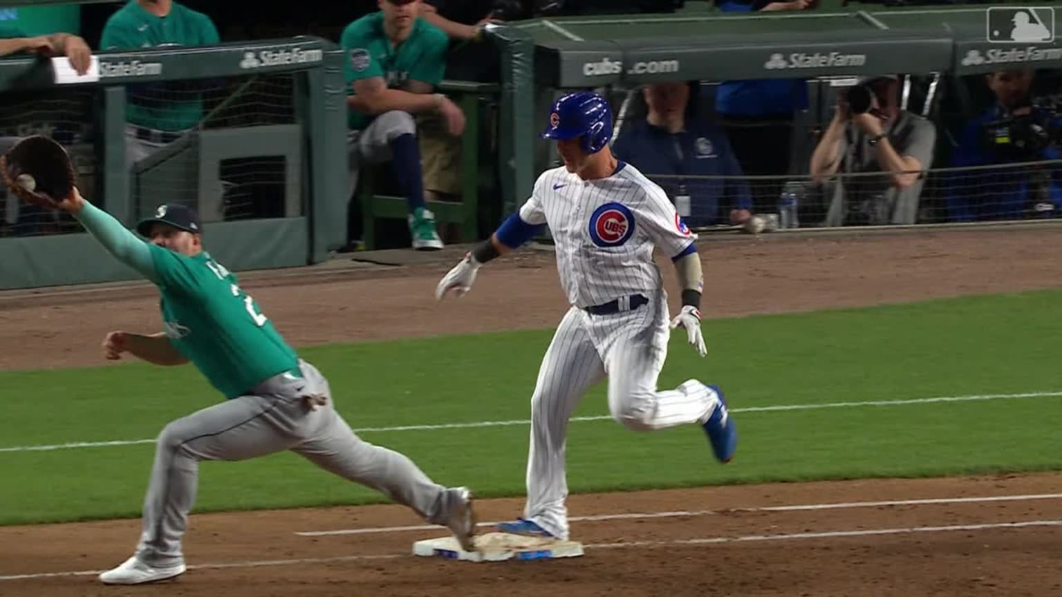 Yan Gomes' RBI single puts the Cubs on the board | 04/11/2023 | Chicago ...