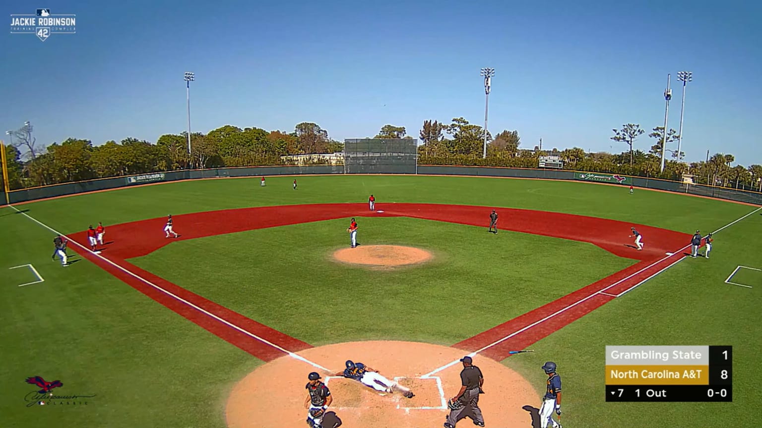 TJ Ash his a sacrifice fly in the bottom of the 6th | 25/02/2024 | Lasmayores.com