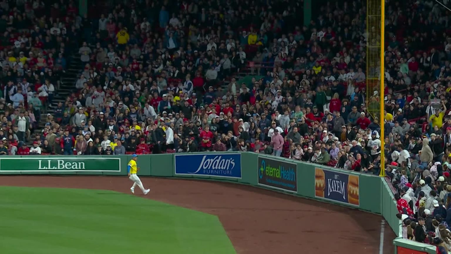 Nick Maton hits leadoff double after review | 04/18/2025 | Boston Red Sox