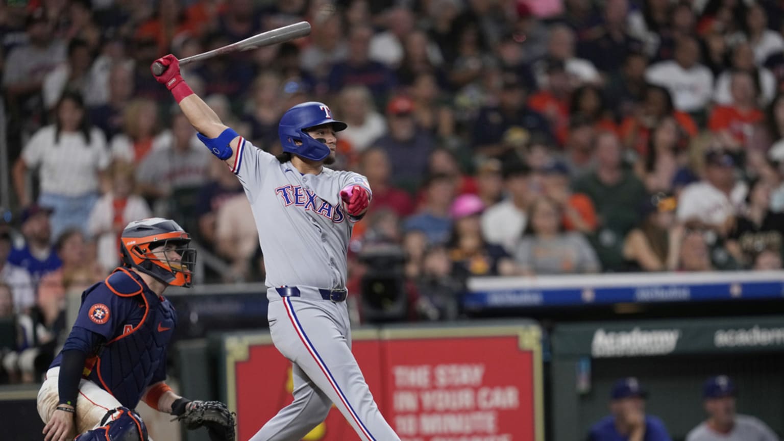 Alejandro Osuna pega fly de sacrificio | 13/07/2025 | Los Rangers de Texas
