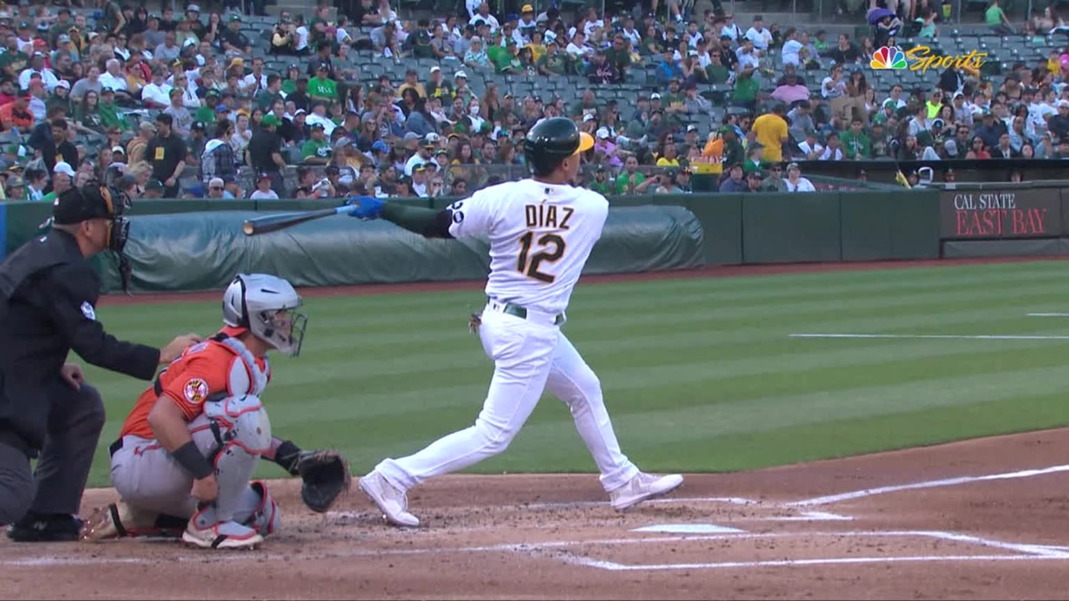 Aledmys Díaz homers to center field in the 2nd inning | 08/19/2023 ...