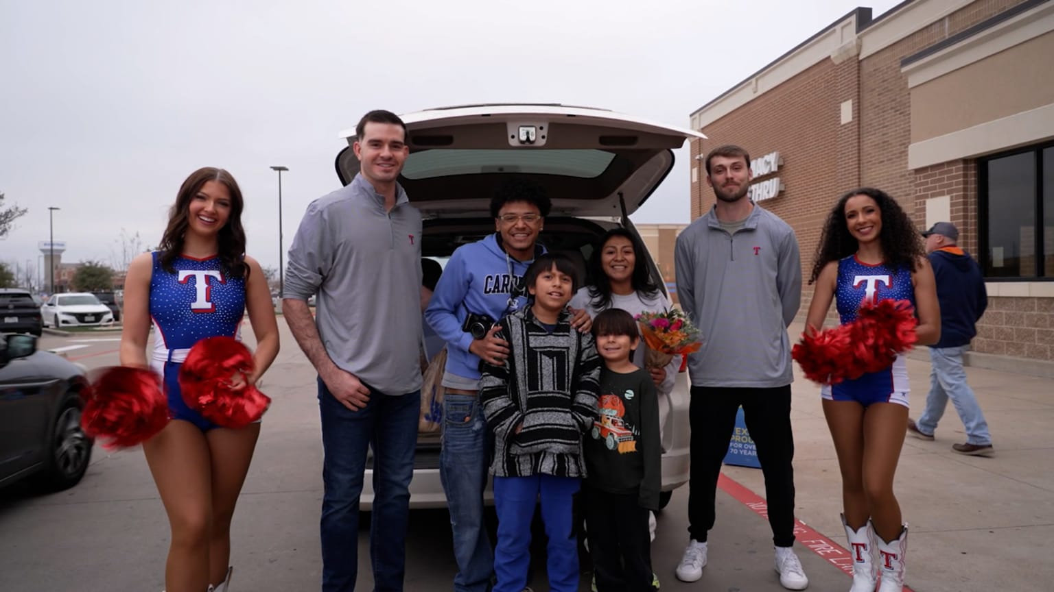 Rangers players surprise family during shopping spree | 01/23/2026 ...