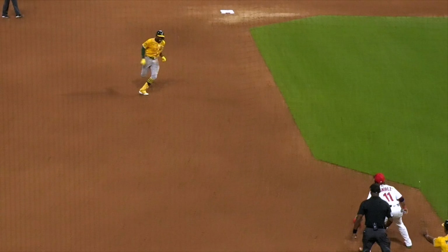 Denzel Clarke pega un triple en la 9na | 19/07/2025 | Los Atléticos