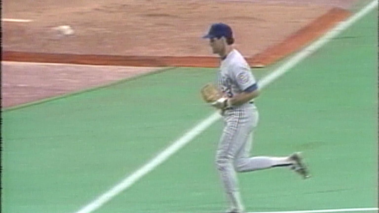 Sandberg robs Gary Carter of a hit in the first | 06/06/1992 | MLB.com