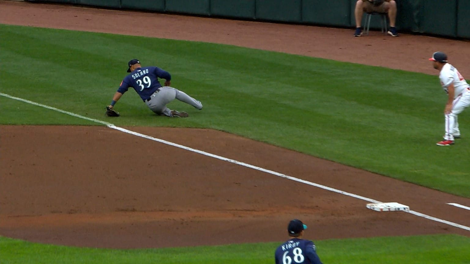 Donovan Solano's slick sliding play | 06/25/2025 | Seattle Mariners