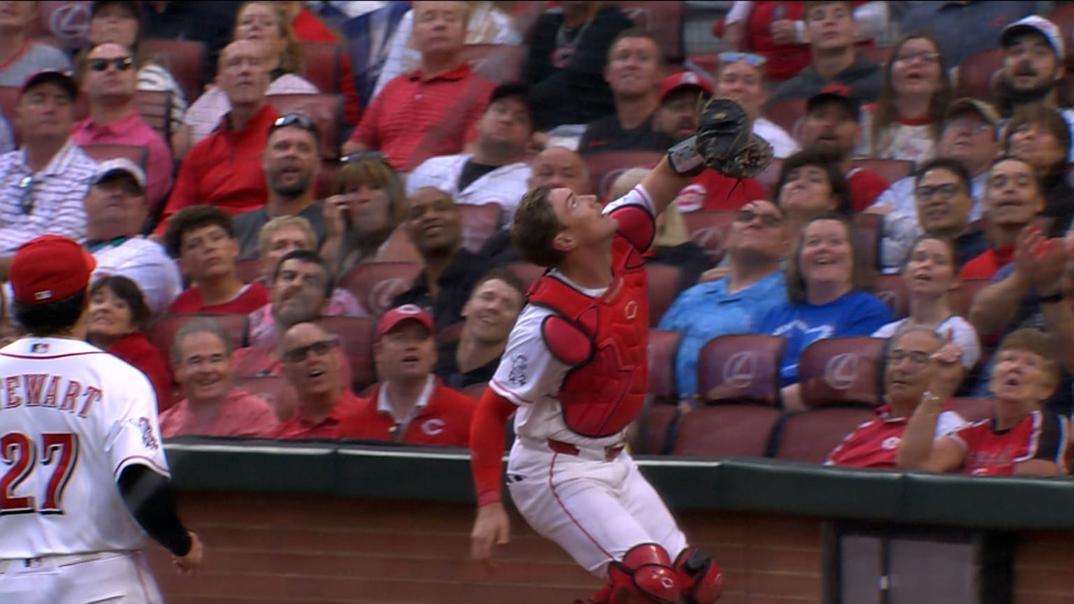 Tyler Stephenson's nifty grab in foul territory | 06/01/2026 ...
