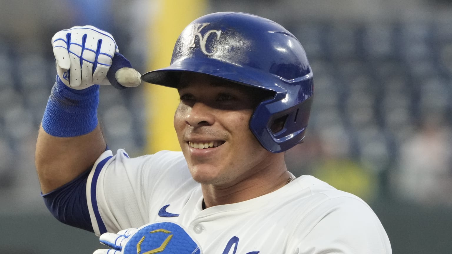 Freddy Fermin hits an RBI single | 05/20/2024 | Kansas City Royals