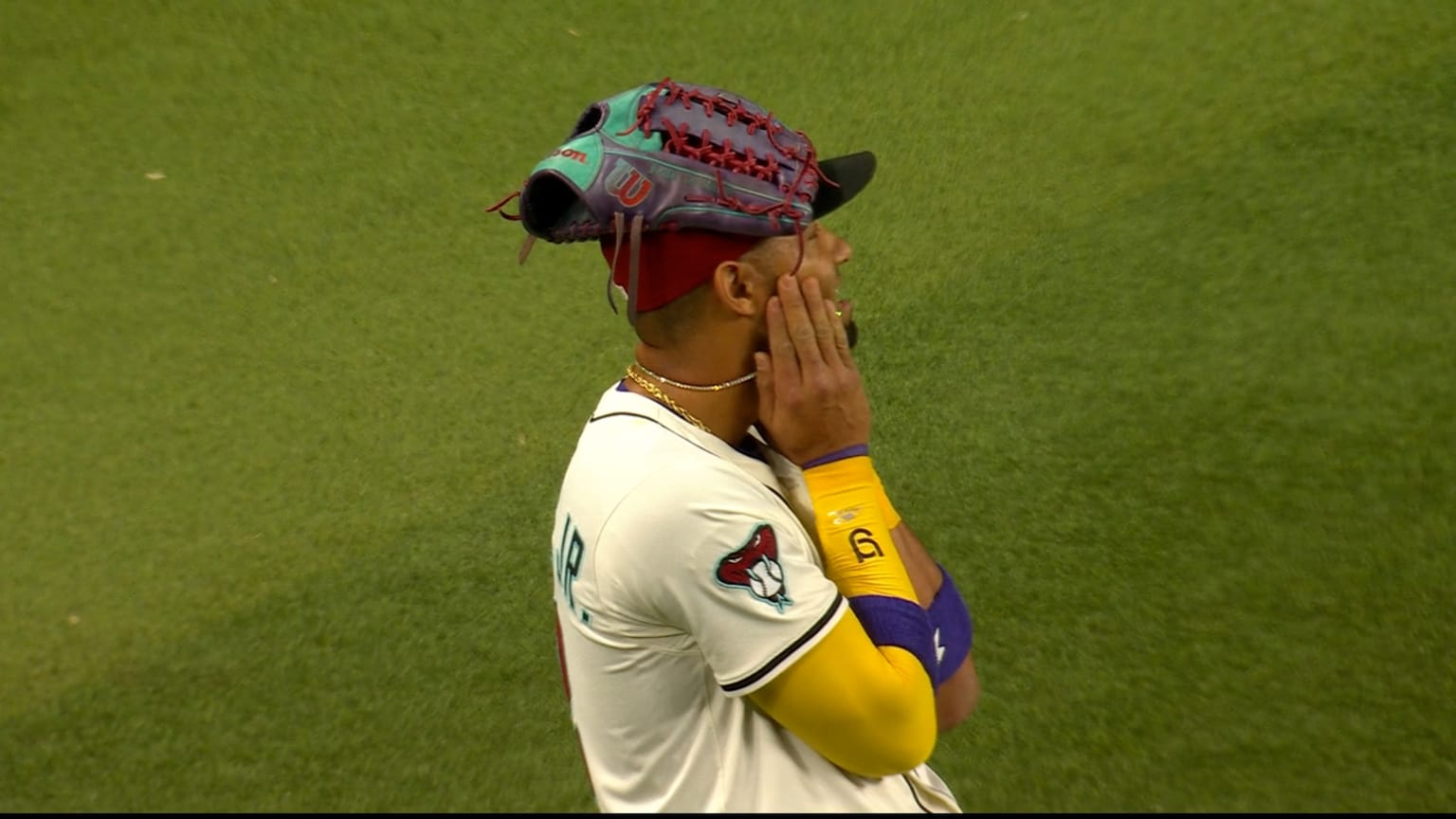 D-backs turn bizarre double play after lengthy review | 04/08/2025 ...