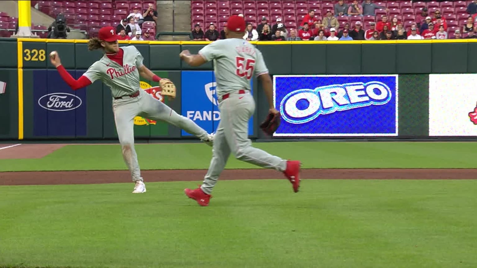 Alec Bohm's slick barehanded play | 04/22/2024 | Philadelphia Phillies