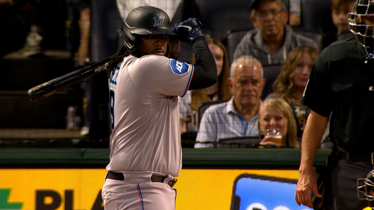 Josh Bell pega fly de sacrificio en la derecha | 30/09/2023 | Los Marlins de Miami