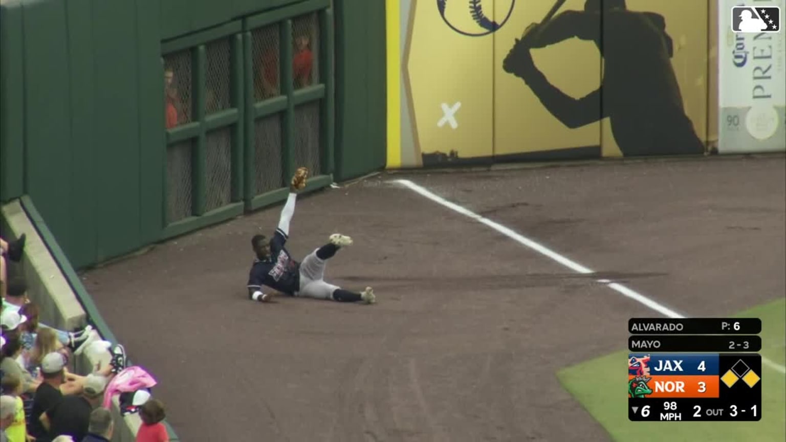 Jonathan Davis' amazing catch | 07/27/2024 | MLB.com