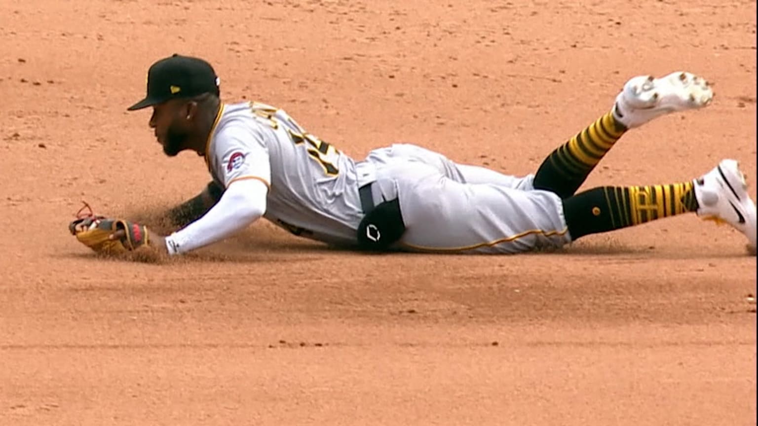 Rodolfo Castro makes a nice diving stop at third | 08/28/2022 ...