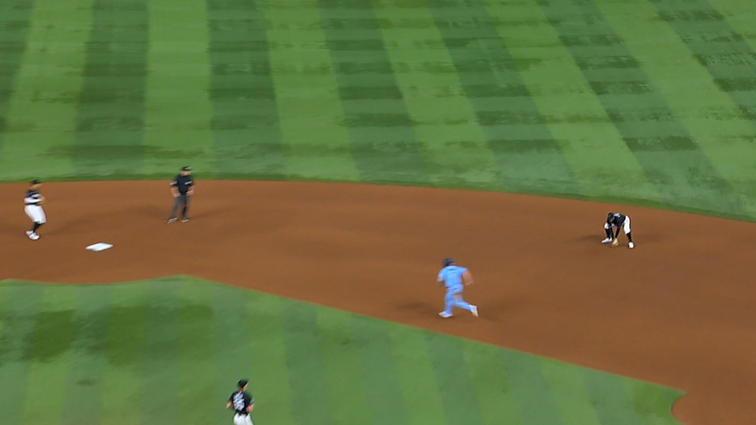 Xavier Edwards turns a double play | 08/22/2025 | Miami Marlins