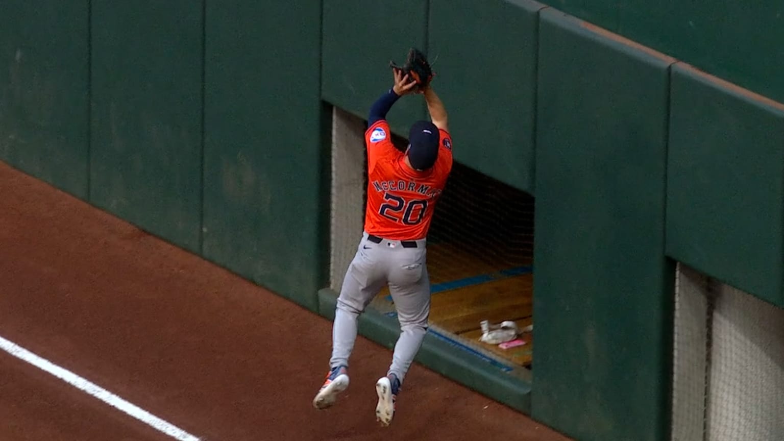 Chas McCormick makes a leaping catch into the wall | 04/07/2024 ...