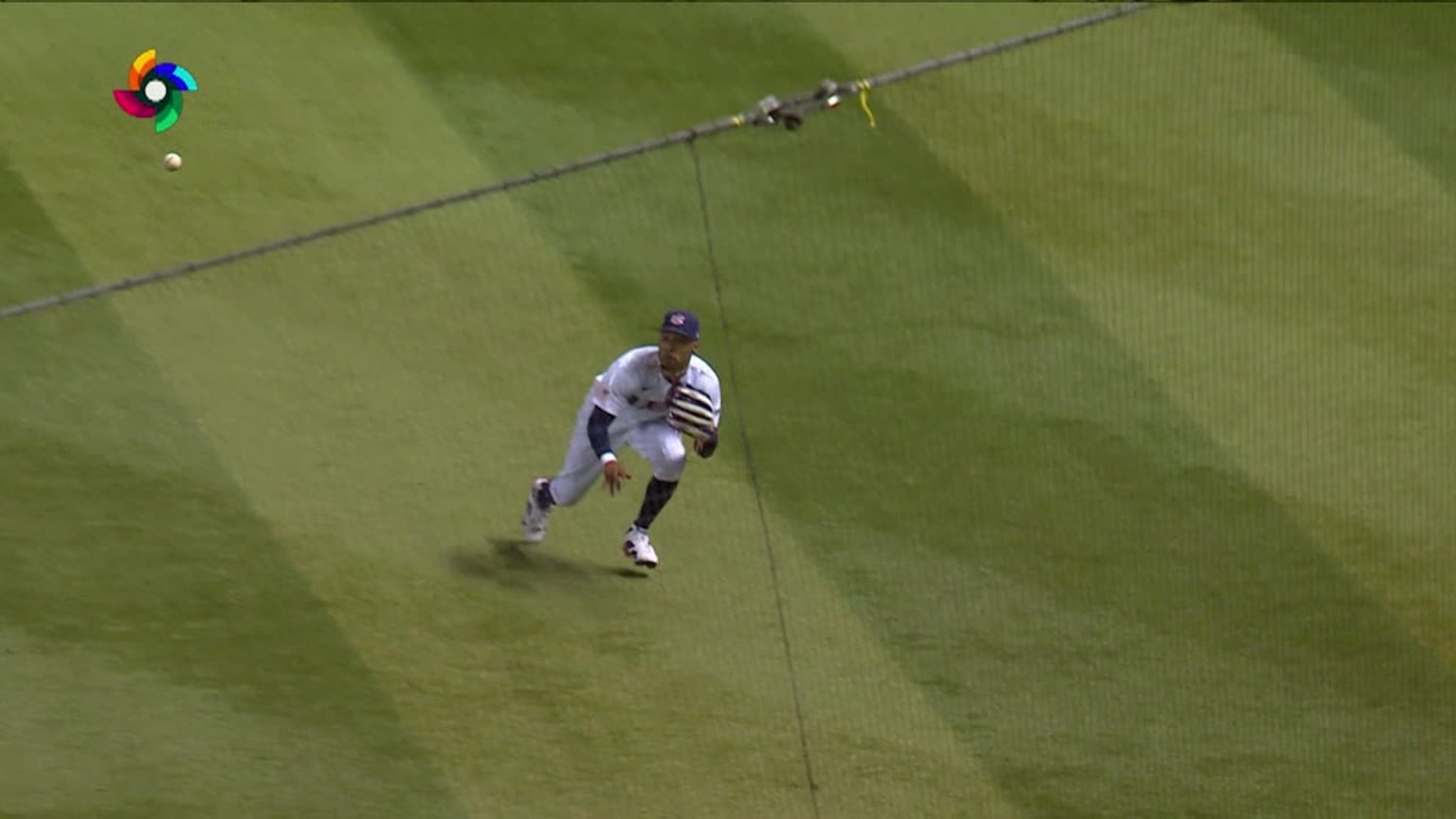 Mookie sprawls out to snare a liner in right | 03/13/2023 | Los Angeles ...