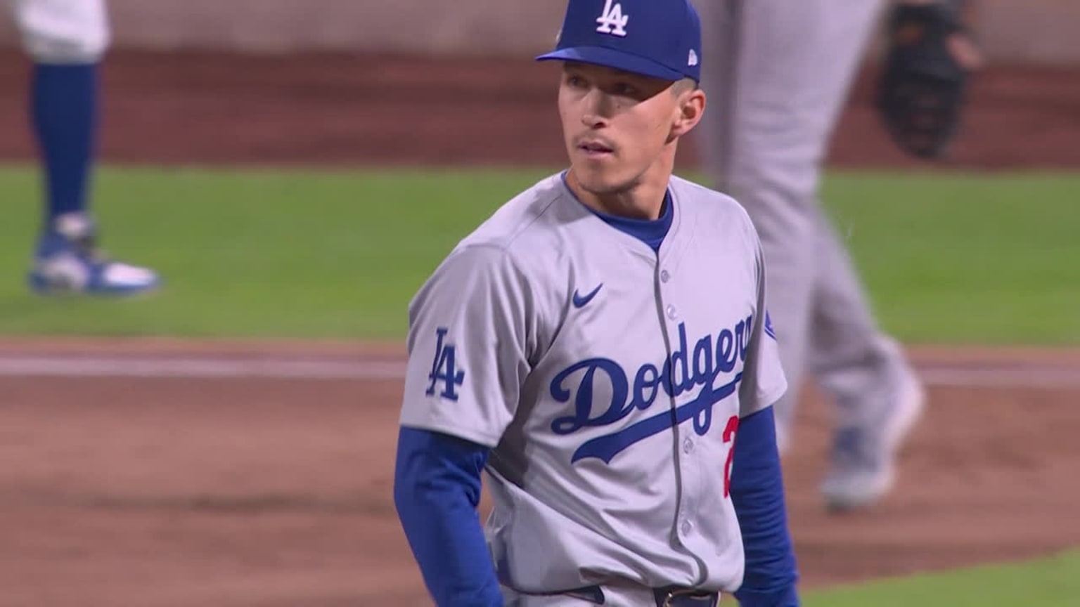 Tommy Edman hace una bonita jugada en la 4ta | 18/10/2024 | Los Dodgers de Los Angeles