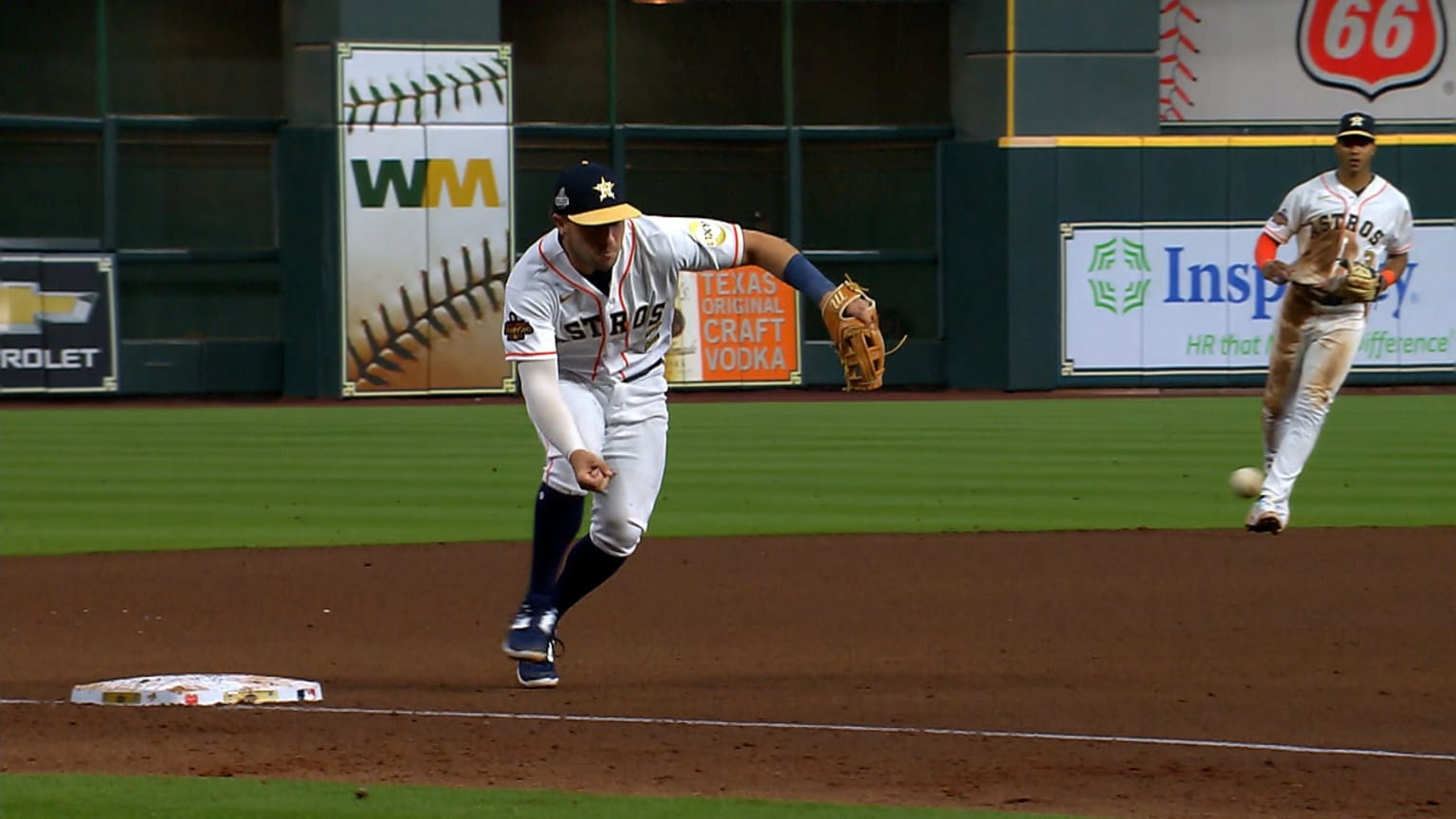 Daily Dash: Lindor leaps, Soler shines | 04/01/2023 | MLB.com