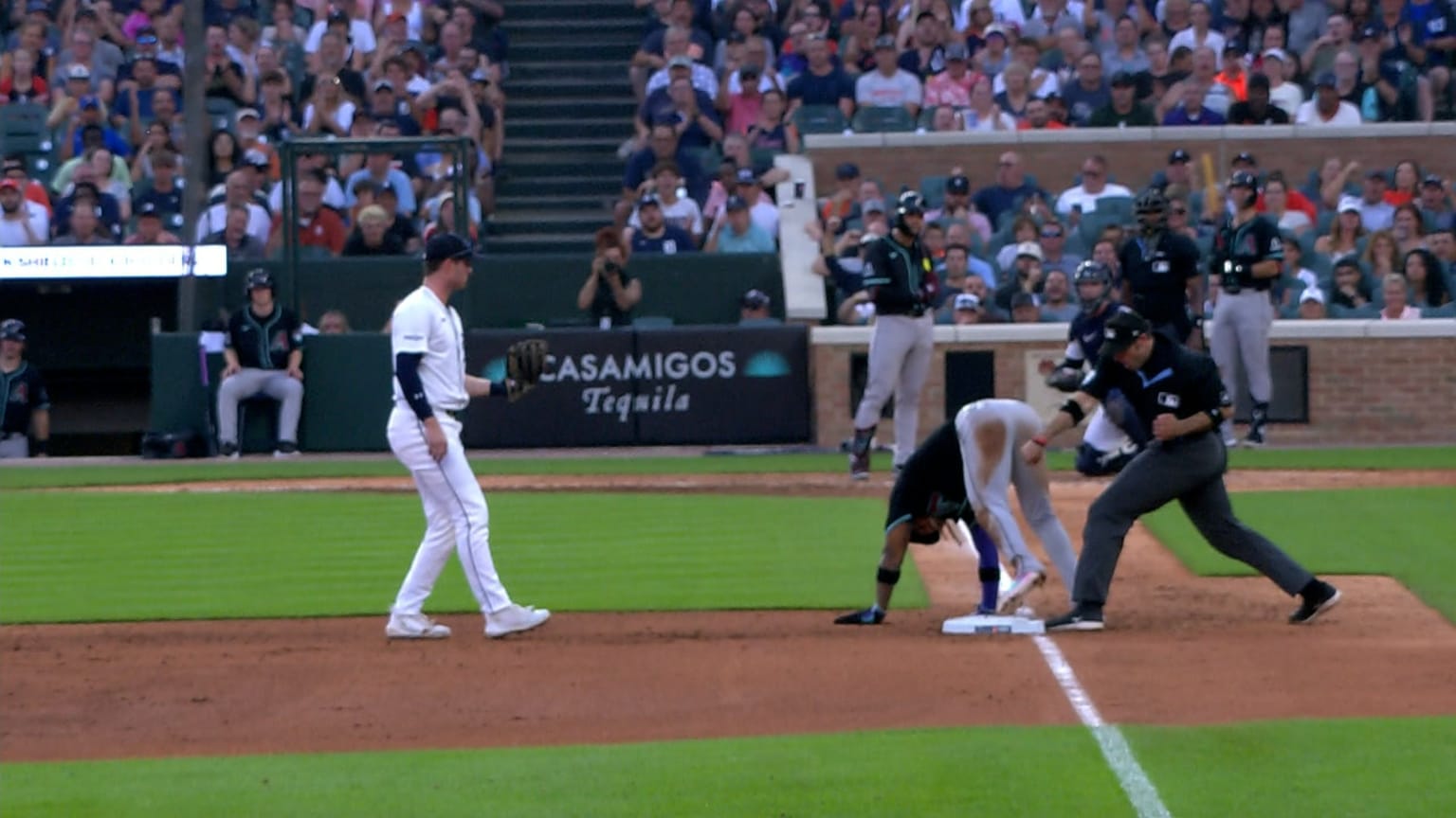 Brandon Hurter picks off Ketel Marte | 07/29/2025 | Detroit Tigers