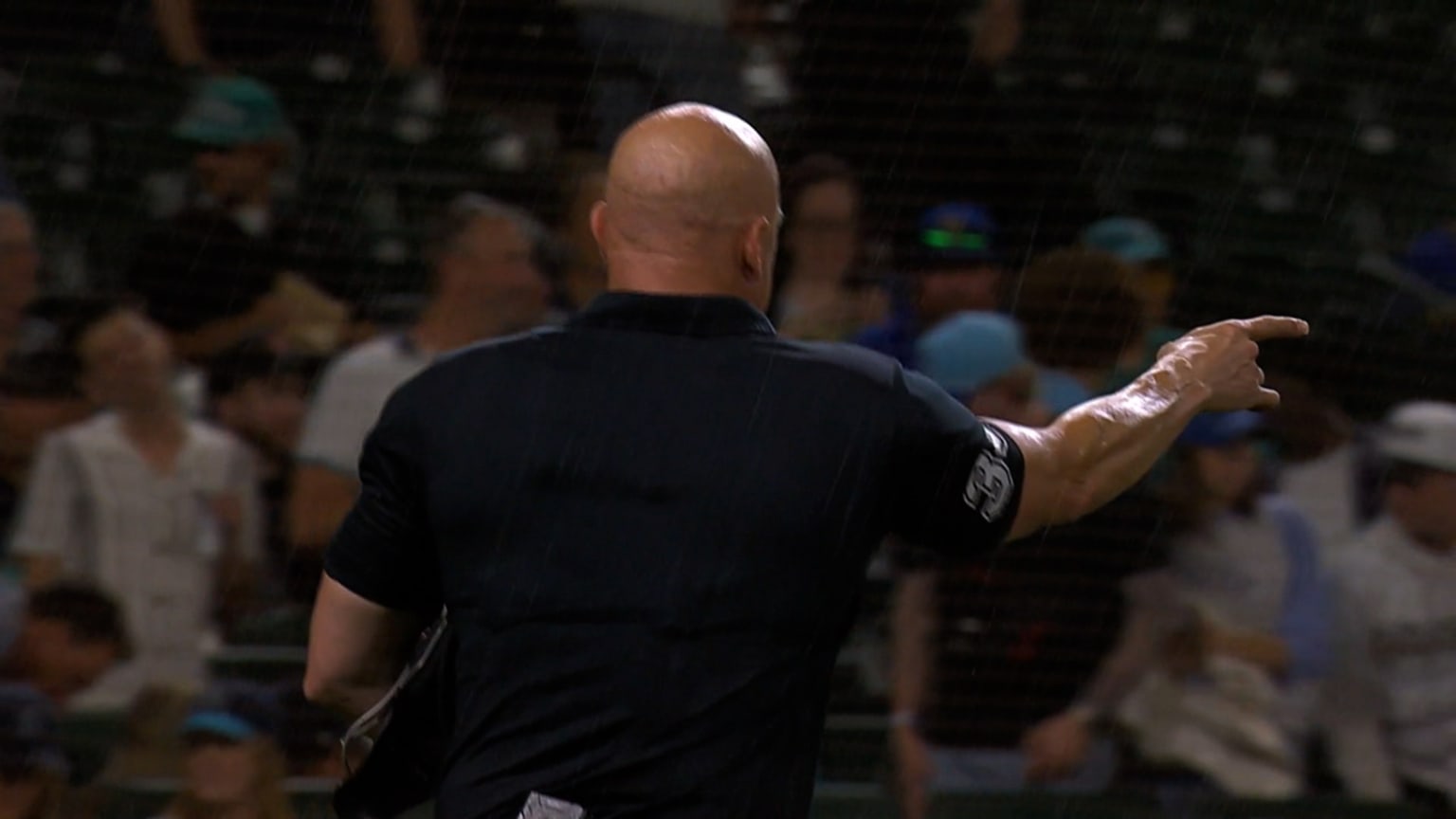Mike Vasil earns strike after Dylan Moore's violation | 08/05/2025 ...