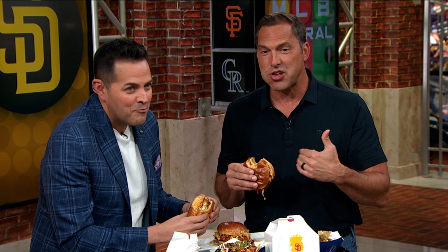 Tasting two of the Padres' food offerings | 08/16/2024 | MLB.com