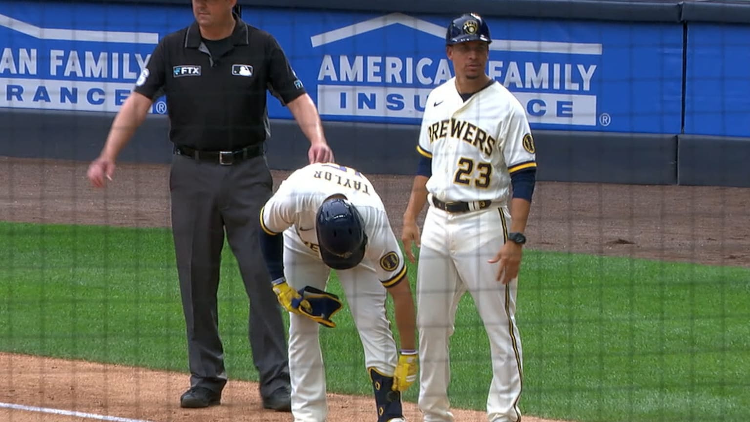 Taylor lines single, scores Peterson in the 7th frame | 09/21/2022 ...