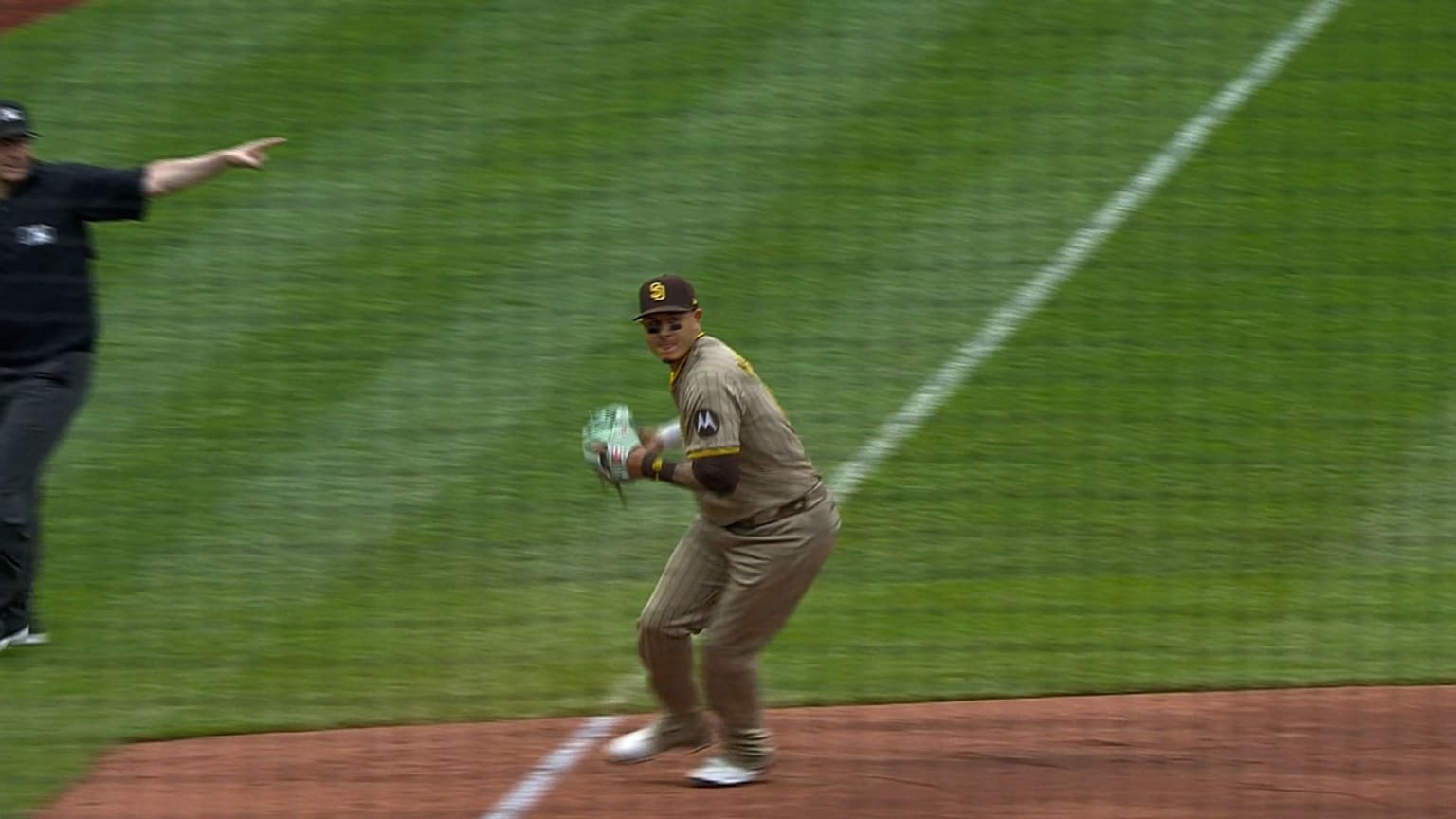 Manny Machado's solid defense | 05/04/2025 | San Diego Padres
