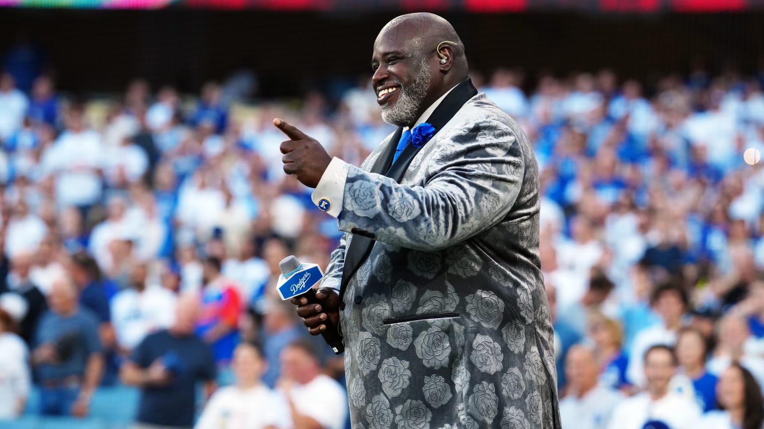 Keith Williams Jr. sings U.S. National Anthem | 10/29/2025 | MLB.com