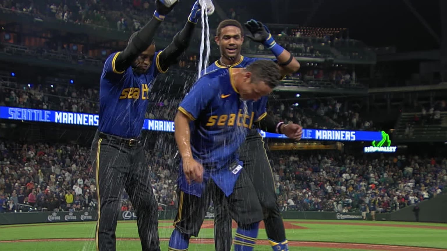 Leo Rivas pega hit de oro | 23/08/2024 | Los Mariners de Seattle