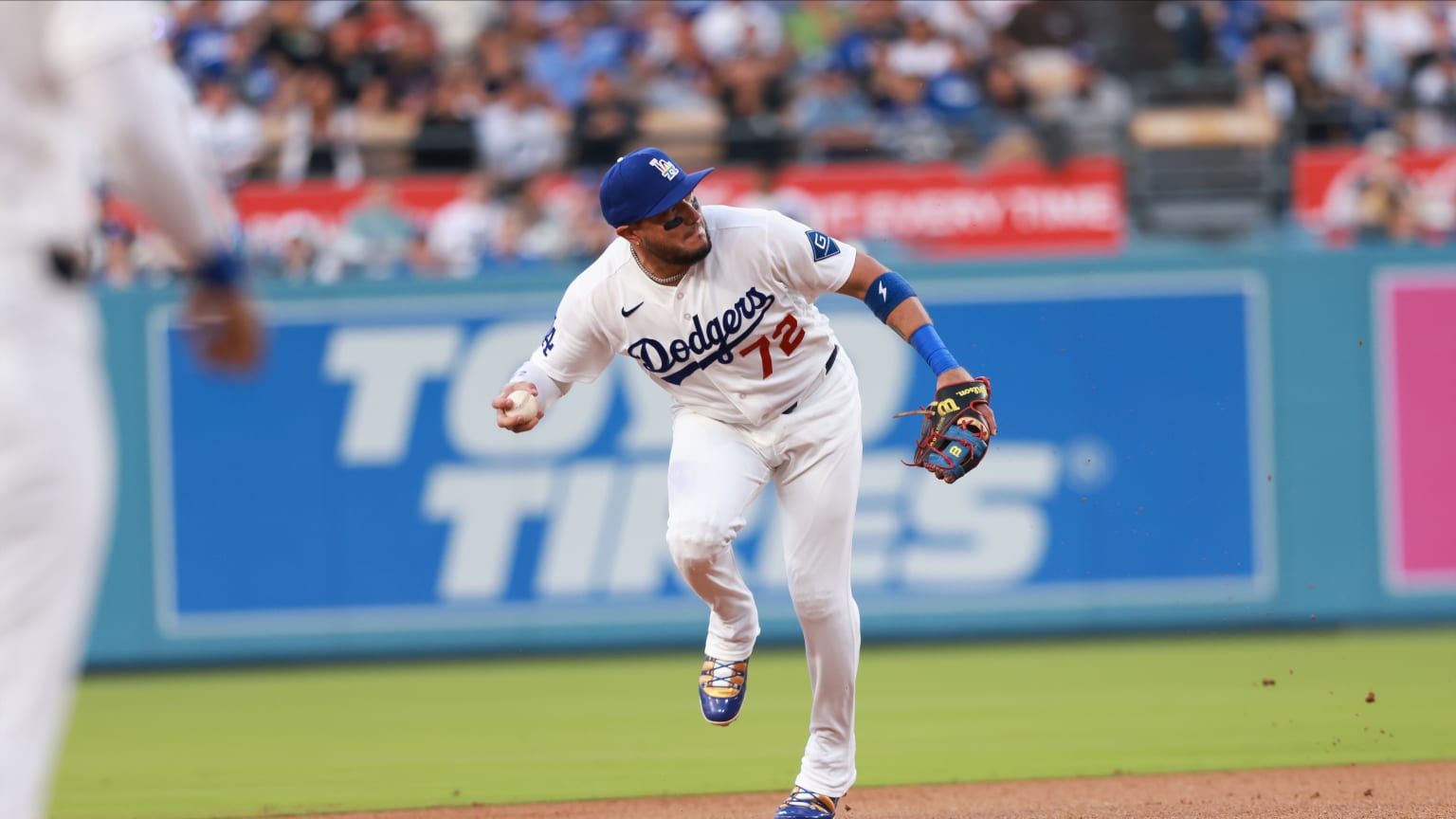 Miguel Rojas' ridiculous barehanded play | 06/05/2026 | MLB.com